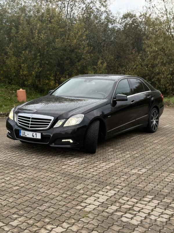 Мерседес E 350 2010 в Вентспилс на AUTOMOTO.COM.LV Черный Мерседес E 350 2010 в Вентспилс, объемом двигателя 3.00 л и пробегом 250 тыс. км за 8250 €, фото 4 на AUTOMOTO.COM.LV