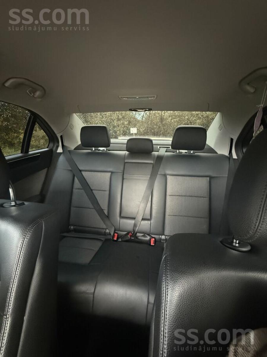 Melns Mercedes-Benz E 350 2010 Ventspils, ar dzinēja tilpumu 3.00 L un nobraukumu 250 tūkst. km par 8250 €, foto 12 vietnē AUTOMOTO.COM.LV