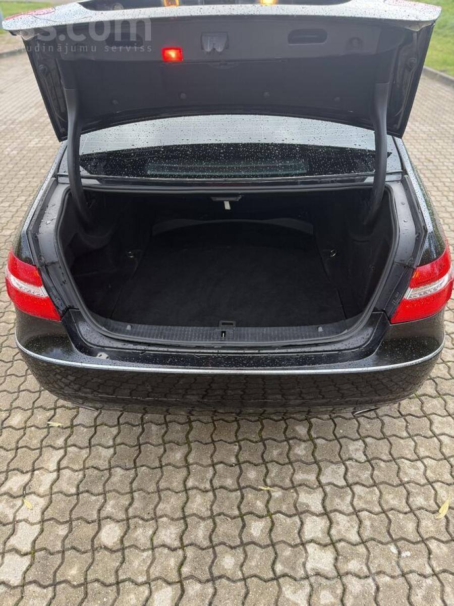 Melns Mercedes-Benz E 350 2010 Ventspils, ar dzinēja tilpumu 3.00 L un nobraukumu 250 tūkst. km par 8250 €, foto 13 vietnē AUTOMOTO.COM.LV