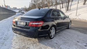 Black Mercedes-Benz E 350 2011 in Jonava, with an engine capacity of 3.00 L and mileage of 300 thousand km for 10200 €, photo 2 on AUTOMOTO.COM.LV