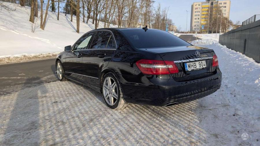 Black Mercedes-Benz E 350 2011 in Jonava, with an engine capacity of 3.00 L and mileage of 300 thousand km for 10200 €, photo 3 on AUTOMOTO.COM.LV