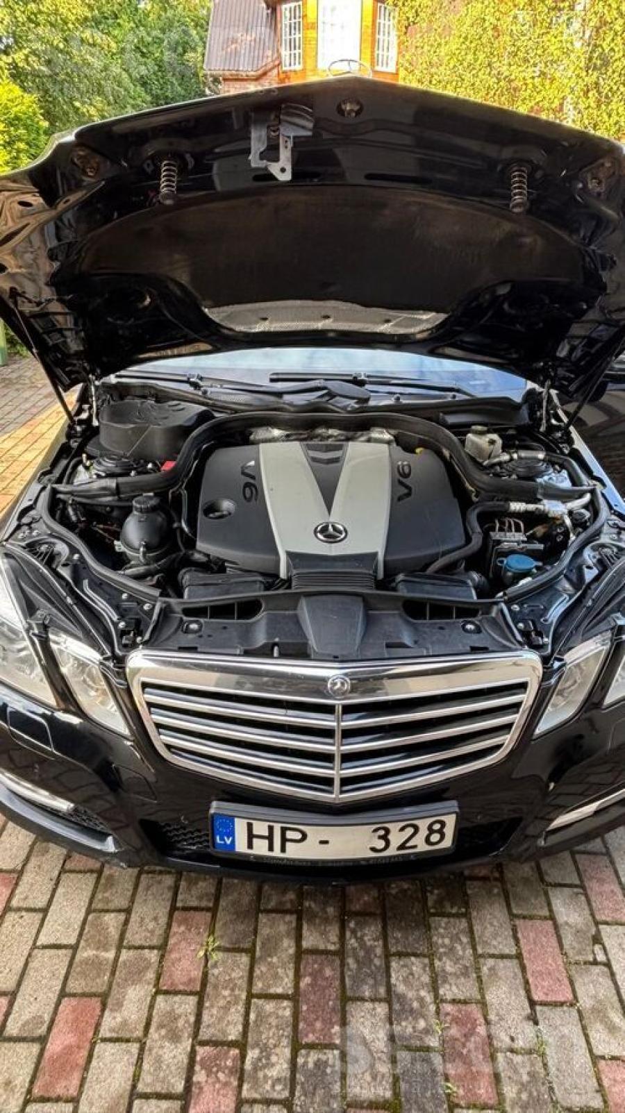 Black Mercedes-Benz E 350 2011 in Riga, with an engine capacity of 3.00 L and mileage of 0 thousand km for 8200 €, photo 3 on AUTOMOTO.COM.LV