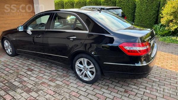 Black Mercedes-Benz E 350 2011 in Riga, with an engine capacity of 3.00 L and mileage of 0 thousand km for 8200 €, photo 5 on AUTOMOTO.COM.LV