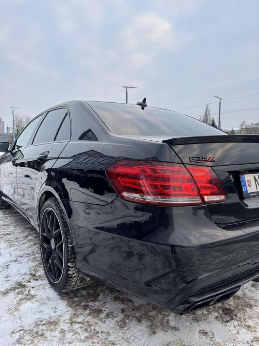 Black Mercedes-Benz E 350 2011 in Vilnius, with an engine capacity of 2.99 L and mileage of 194 thousand km for 13400 €, photo 3 on AUTOMOTO.COM.LV