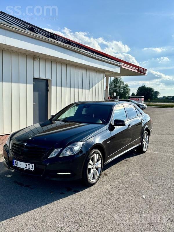 Black Mercedes-Benz E 350 2011 in Riga, with an engine capacity of 3.00 L and mileage of 356 thousand km for 8300 €, photo 2 on AUTOMOTO.COM.LV