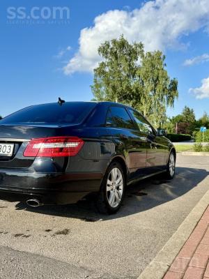 Черный Мерседес E 350 2011 в Рига, объемом двигателя 3.00 л и пробегом 356 тыс. км за 8300 €, фото 6 на AUTOMOTO.COM.LV