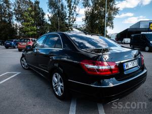 Черный Мерседес E 350 2011 в Рига, объемом двигателя 3.00 л и пробегом 251 тыс. км за 9500 €, фото 3 на AUTOMOTO.COM.LV