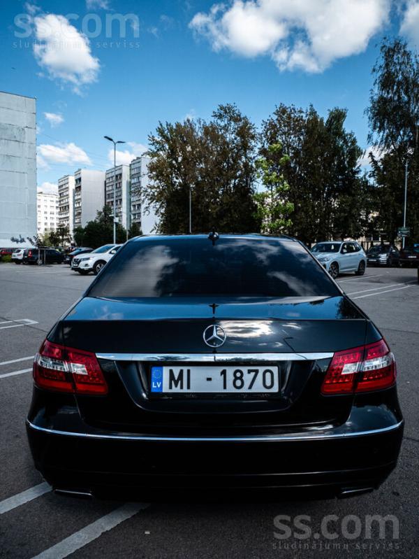 Black Mercedes-Benz E 350 2011 in Riga, with an engine capacity of 3.00 L and mileage of 251 thousand km for 9500 €, photo 3 on AUTOMOTO.COM.LV