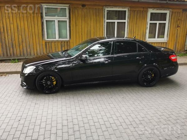 Black Mercedes-Benz E 350 2011 in Kuldiga, with an engine capacity of 3.50 L and mileage of 275 thousand km for 12500 €, photo 9 on AUTOMOTO.COM.LV