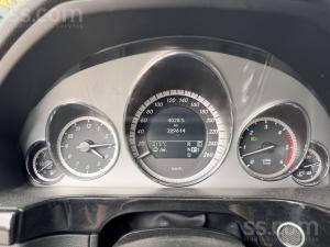Melns Mercedes-Benz E 350 2011 Rīga, ar dzinēja tilpumu 3.00 L un nobraukumu 399 tūkst. km par 8000 €, foto 12 vietnē AUTOMOTO.COM.LV