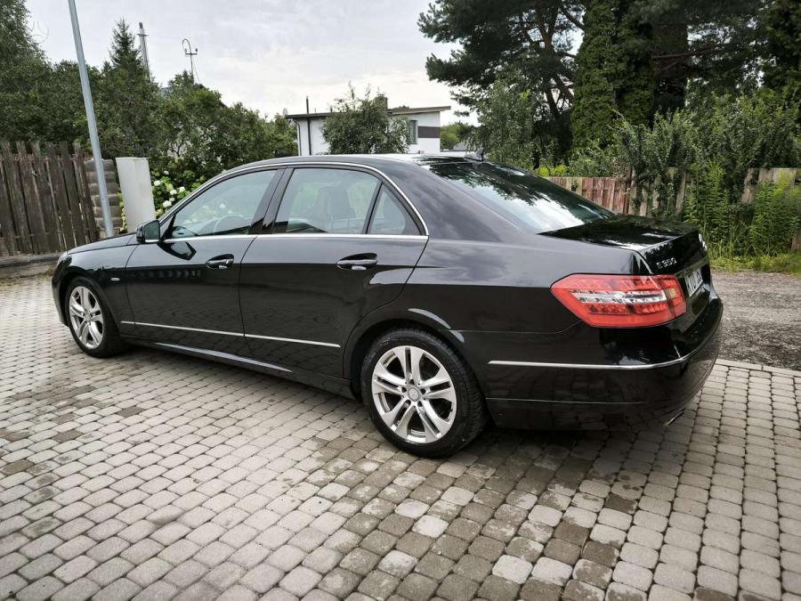 Черный Мерседес E 350 2011 в Вильнюс, объемом двигателя 2.99 л и пробегом 345 тыс. км за 5750 €, фото 14 на AUTOMOTO.COM.LV