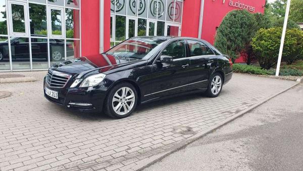 Melns Mercedes-Benz E 350 2011 Kauņa, ar dzinēja tilpumu 2.99 L un nobraukumu 385 tūkst. km par 5900 €, foto 1 vietnē AUTOMOTO.COM.LV