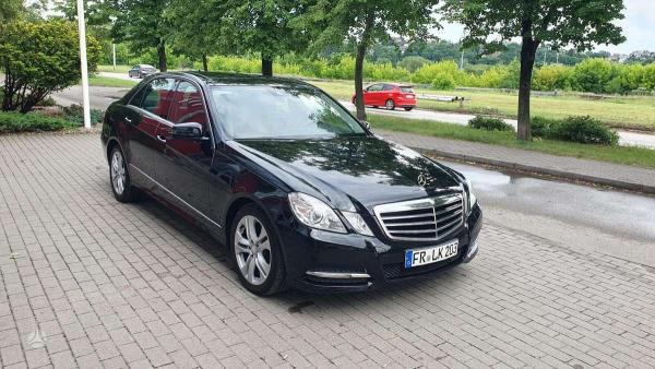 Melns Mercedes-Benz E 350 2011 Kauņa, ar dzinēja tilpumu 2.99 L un nobraukumu 385 tūkst. km par 5900 €, foto 2 vietnē AUTOMOTO.COM.LV
