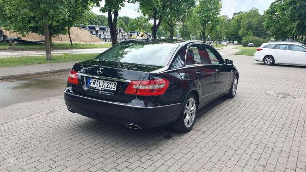 Melns Mercedes-Benz E 350 2011 Kauņa, ar dzinēja tilpumu 2.99 L un nobraukumu 385 tūkst. km par 5900 €, foto 4 vietnē AUTOMOTO.COM.LV