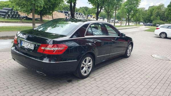 Melns Mercedes-Benz E 350 2011 Kauņa, ar dzinēja tilpumu 2.99 L un nobraukumu 385 tūkst. km par 5900 €, foto 5 vietnē AUTOMOTO.COM.LV