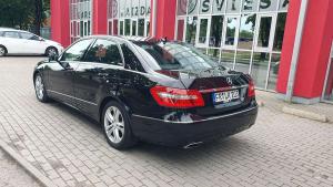 Черный Мерседес E 350 2011 в Каунас, объемом двигателя 2.99 л и пробегом 385 тыс. км за 5900 €, фото 9 на AUTOMOTO.COM.LV