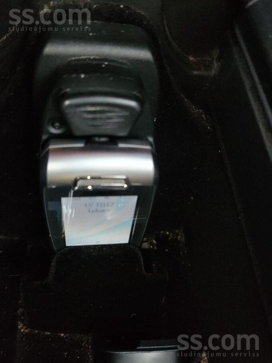 Black Mercedes-Benz E 350 2011 in Daugavpils, with an engine capacity of 3.00 L and mileage of 385 thousand km for 6750 €, photo 18 on AUTOMOTO.COM.LV