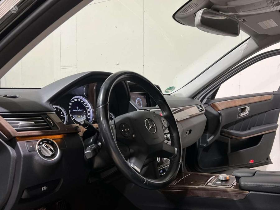Melns Mercedes-Benz E 350 2012 Klaipėda, ar dzinēja tilpumu 3.50 L un nobraukumu 206 tūkst. km par 8999 €, foto 2 vietnē AUTOMOTO.COM.LV