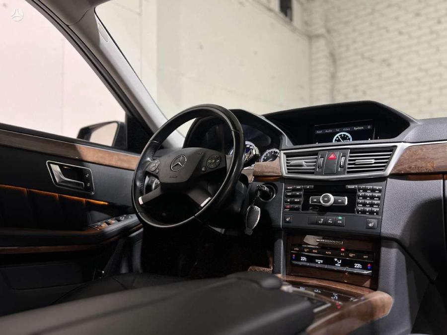 Melns Mercedes-Benz E 350 2012 Klaipėda, ar dzinēja tilpumu 3.50 L un nobraukumu 206 tūkst. km par 8999 €, foto 12 vietnē AUTOMOTO.COM.LV