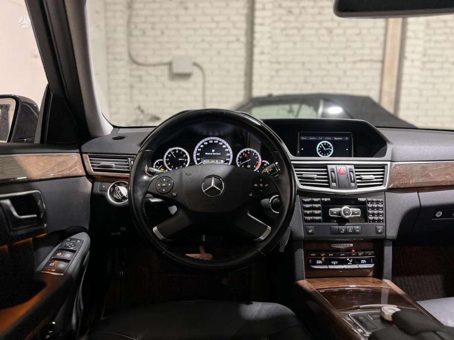 Melns Mercedes-Benz E 350 2012 Klaipėda, ar dzinēja tilpumu 3.50 L un nobraukumu 206 tūkst. km par 8999 €, foto 24 vietnē AUTOMOTO.COM.LV