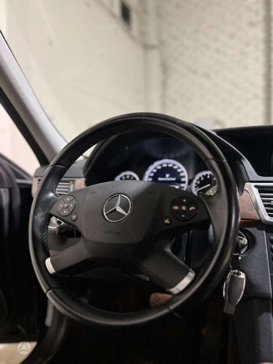 Melns Mercedes-Benz E 350 2012 Klaipėda, ar dzinēja tilpumu 3.50 L un nobraukumu 206 tūkst. km par 8999 €, foto 27 vietnē AUTOMOTO.COM.LV