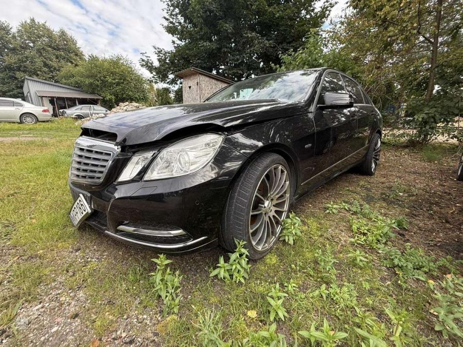 Черный Мерседес E 350 2012 в Кретинга, объемом двигателя 3.50 л и пробегом 214 тыс. км за 3600 €, фото 19 на AUTOMOTO.COM.LV