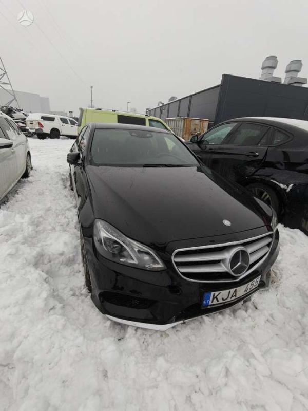 Melns Mercedes-Benz E 350 2013 Kauņa, ar dzinēja tilpumu 2.99 L un nobraukumu 383 tūkst. km par 7500 €, foto 1 vietnē AUTOMOTO.COM.LV