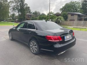 Black Mercedes-Benz E 350 2013 in Riga, with an engine capacity of 3.00 L and mileage of 290 thousand km for 9900 €, photo 4 on AUTOMOTO.COM.LV
