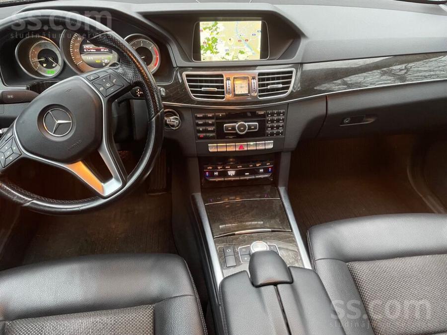 Black Mercedes-Benz E 350 2013 in Riga, with an engine capacity of 3.00 L and mileage of 290 thousand km for 9900 €, photo 8 on AUTOMOTO.COM.LV