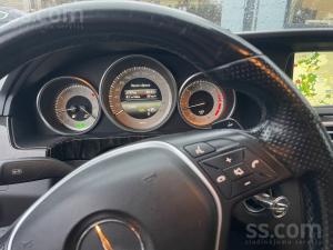 Black Mercedes-Benz E 350 2013 in Riga, with an engine capacity of 3.00 L and mileage of 290 thousand km for 9900 €, photo 10 on AUTOMOTO.COM.LV