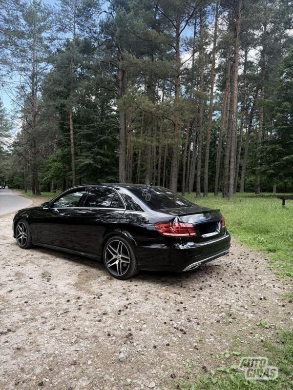 Melns Mercedes-Benz E 350 2013 Viļņa, ar dzinēja tilpumu 3.00 L un nobraukumu 253 tūkst. km par 12000 €, foto 4 vietnē AUTOMOTO.COM.LV