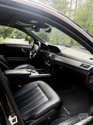 Black Mercedes-Benz E 350 2013 in Vilnius, with an engine capacity of 3.00 L and mileage of 253 thousand km for 12000 €, photo 6 on AUTOMOTO.COM.LV