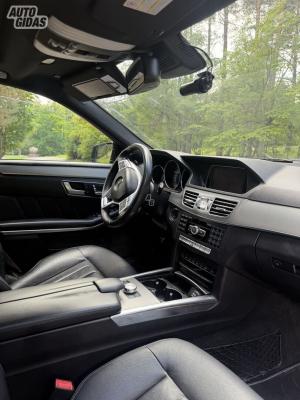 Black Mercedes-Benz E 350 2013 in Vilnius, with an engine capacity of 3.00 L and mileage of 253 thousand km for 12000 €, photo 7 on AUTOMOTO.COM.LV