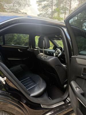 Black Mercedes-Benz E 350 2013 in Vilnius, with an engine capacity of 3.00 L and mileage of 253 thousand km for 12000 €, photo 8 on AUTOMOTO.COM.LV