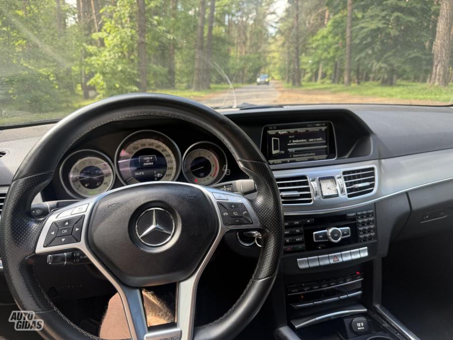 Black Mercedes-Benz E 350 2013 in Vilnius, with an engine capacity of 3.00 L and mileage of 253 thousand km for 12000 €, photo 13 on AUTOMOTO.COM.LV