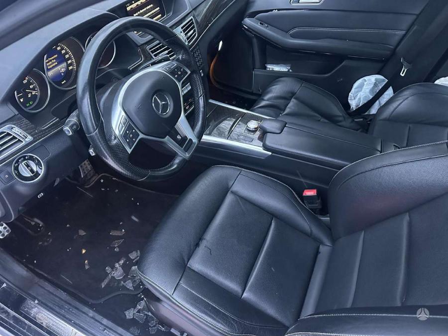 Black Mercedes-Benz E 350 2014 in Vilnius, with an engine capacity of 3.00 L and mileage of 196 thousand km for 9850 €, photo 15 on AUTOMOTO.COM.LV