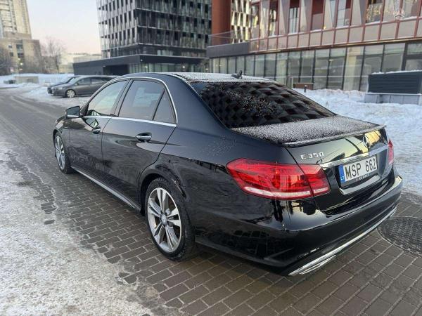 Black Mercedes-Benz E 350 2014 in Kaunas, with an engine capacity of 3.50 L and mileage of 141 thousand km for 11900 €, photo 2 on AUTOMOTO.COM.LV