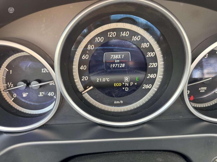 Melns Mercedes-Benz E 350 2014 Viļņa, ar dzinēja tilpumu 2.99 L un nobraukumu 197 tūkst. km par 12200 €, foto 16 vietnē AUTOMOTO.COM.LV