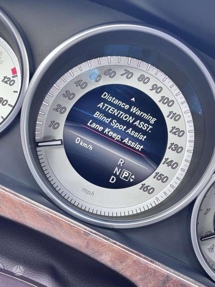 Melns Mercedes-Benz E 350 2014 Viļņa, ar dzinēja tilpumu 3.50 L un nobraukumu 196 tūkst. km par 12500 €, foto 14 vietnē AUTOMOTO.COM.LV