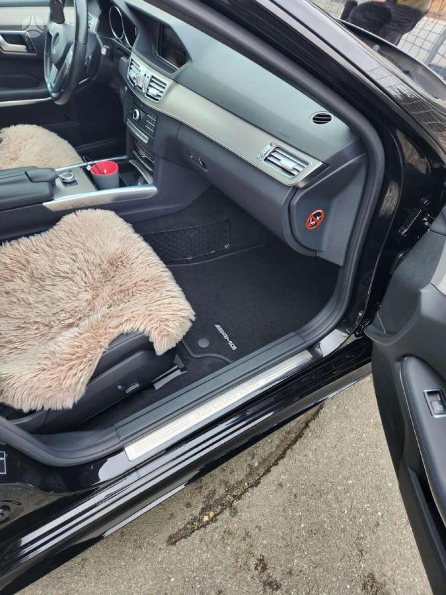 Melns Mercedes-Benz E 350 2015 Šauļi, ar dzinēja tilpumu 2.99 L un nobraukumu 265 tūkst. km par 12500 €, foto 1 vietnē AUTOMOTO.COM.LV