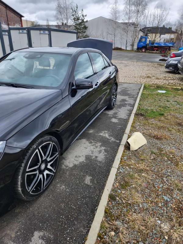 Melns Mercedes-Benz E 350 2015 Šauļi, ar dzinēja tilpumu 2.99 L un nobraukumu 265 tūkst. km par 12500 €, foto 3 vietnē AUTOMOTO.COM.LV