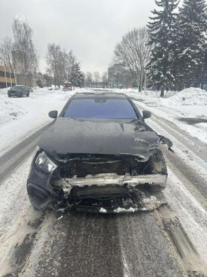 Melns Mercedes-Benz E 350 2016 Viļņa, ar dzinēja tilpumu 2.99 L un nobraukumu 173 tūkst. km par 10500 €, foto 6 vietnē AUTOMOTO.COM.LV