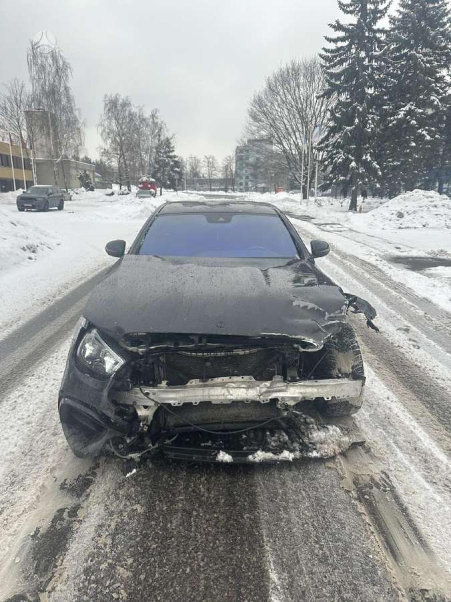 Melns Mercedes-Benz E 350 2016 Viļņa, ar dzinēja tilpumu 2.99 L un nobraukumu 173 tūkst. km par 10500 €, foto 6 vietnē AUTOMOTO.COM.LV
