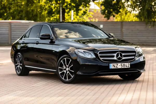 Melns Mercedes-Benz E 350 2016 Jelgava, ar dzinēja tilpumu 2.00 L un nobraukumu 246 tūkst. km par 21900 €, foto 2 vietnē AUTOMOTO.COM.LV