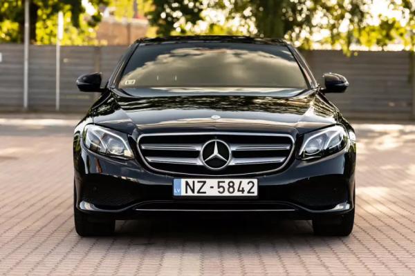 Melns Mercedes-Benz E 350 2016 Jelgava, ar dzinēja tilpumu 2.00 L un nobraukumu 246 tūkst. km par 21900 €, foto 3 vietnē AUTOMOTO.COM.LV