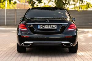 Black Mercedes-Benz E 350 2016 in Jelgava, with an engine capacity of 2.00 L and mileage of 246 thousand km for 21900 €, photo 7 on AUTOMOTO.COM.LV
