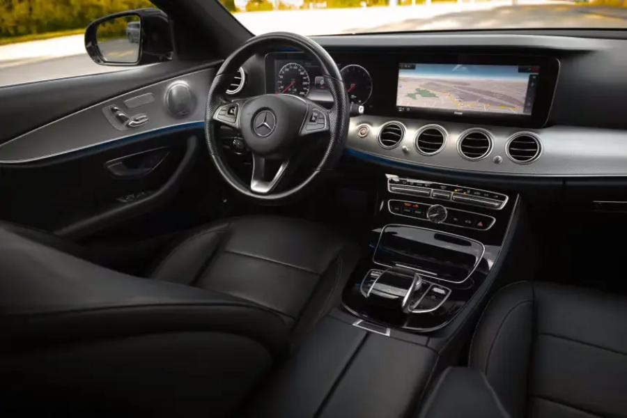 Black Mercedes-Benz E 350 2016 in Jelgava, with an engine capacity of 2.00 L and mileage of 246 thousand km for 21900 €, photo 11 on AUTOMOTO.COM.LV