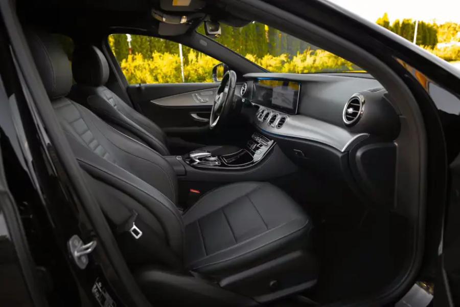 Black Mercedes-Benz E 350 2016 in Jelgava, with an engine capacity of 2.00 L and mileage of 246 thousand km for 21900 €, photo 13 on AUTOMOTO.COM.LV