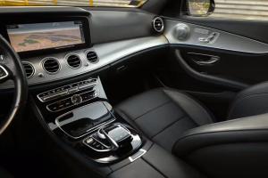 Black Mercedes-Benz E 350 2016 in Jelgava, with an engine capacity of 2.00 L and mileage of 246 thousand km for 21900 €, photo 18 on AUTOMOTO.COM.LV