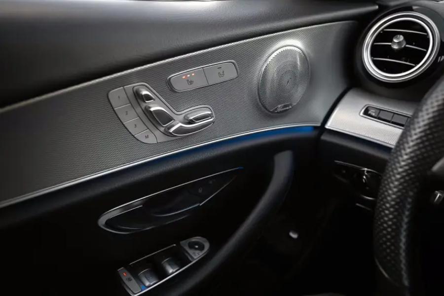 Black Mercedes-Benz E 350 2016 in Jelgava, with an engine capacity of 2.00 L and mileage of 246 thousand km for 21900 €, photo 20 on AUTOMOTO.COM.LV